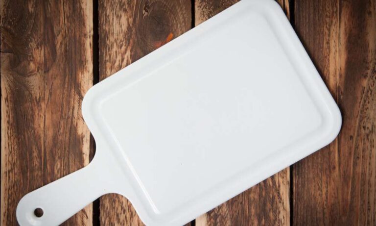 How To Clean A White Cutting Board