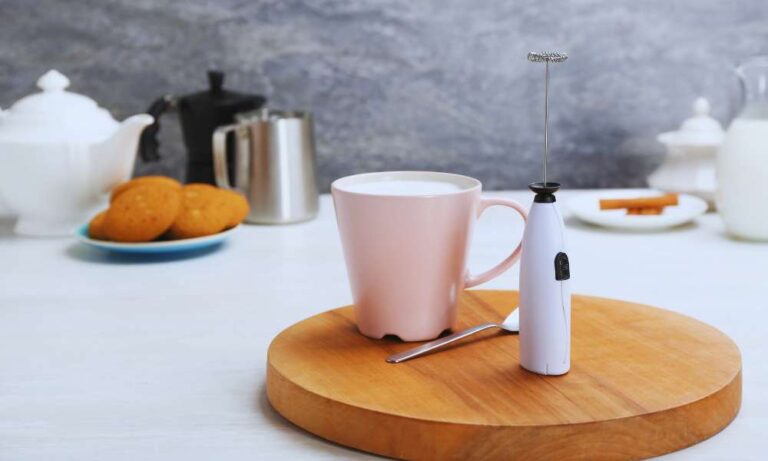 How To Foam Milk Without A Frother - House Arctic