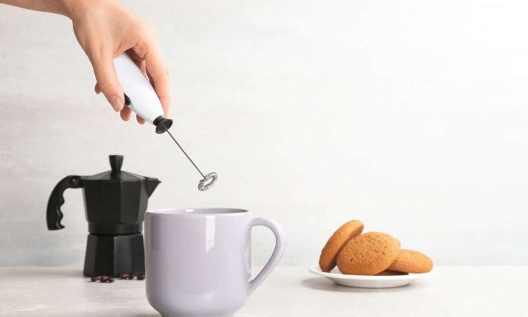 How To Use Nespresso Milk Frother - House Arctic